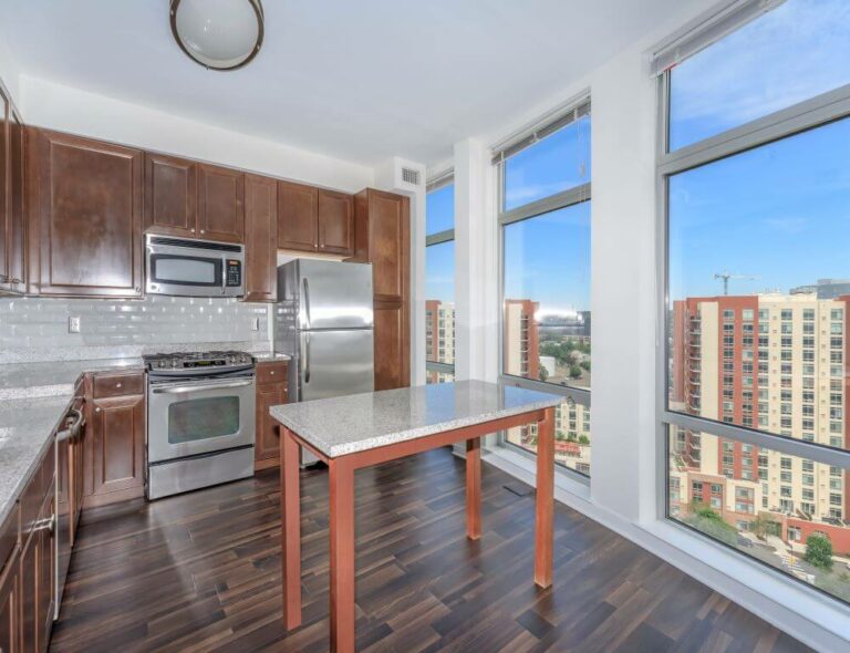 Photos of Apartments & Amenities | Infinity Harbor Point