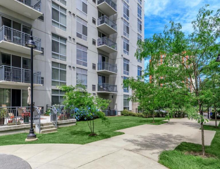 Photos of Apartments & Amenities | Infinity Harbor Point